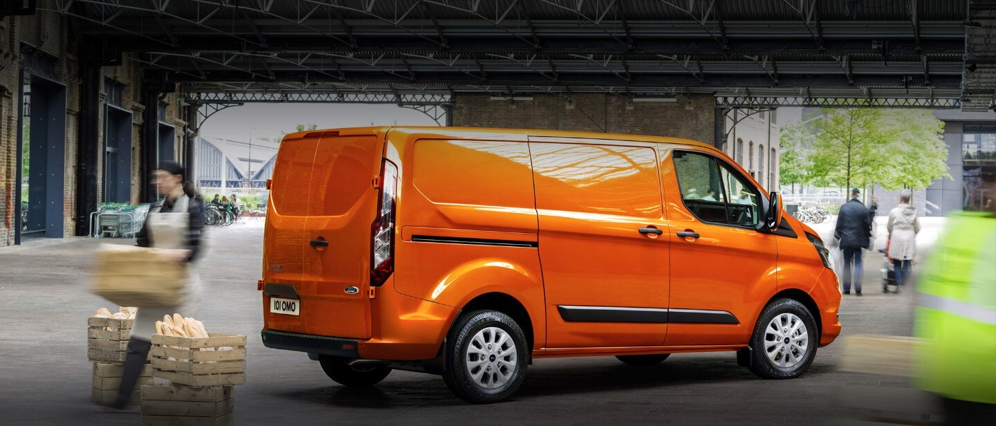 Ford Transit Custom Panel Van - Autoutilitara cu panou de dimensiuni ...